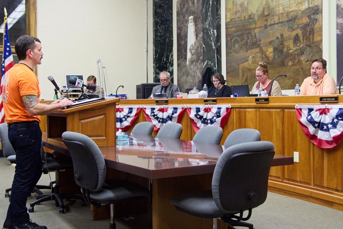 Tempers heat up as firefighter retention takes center stage at City ...